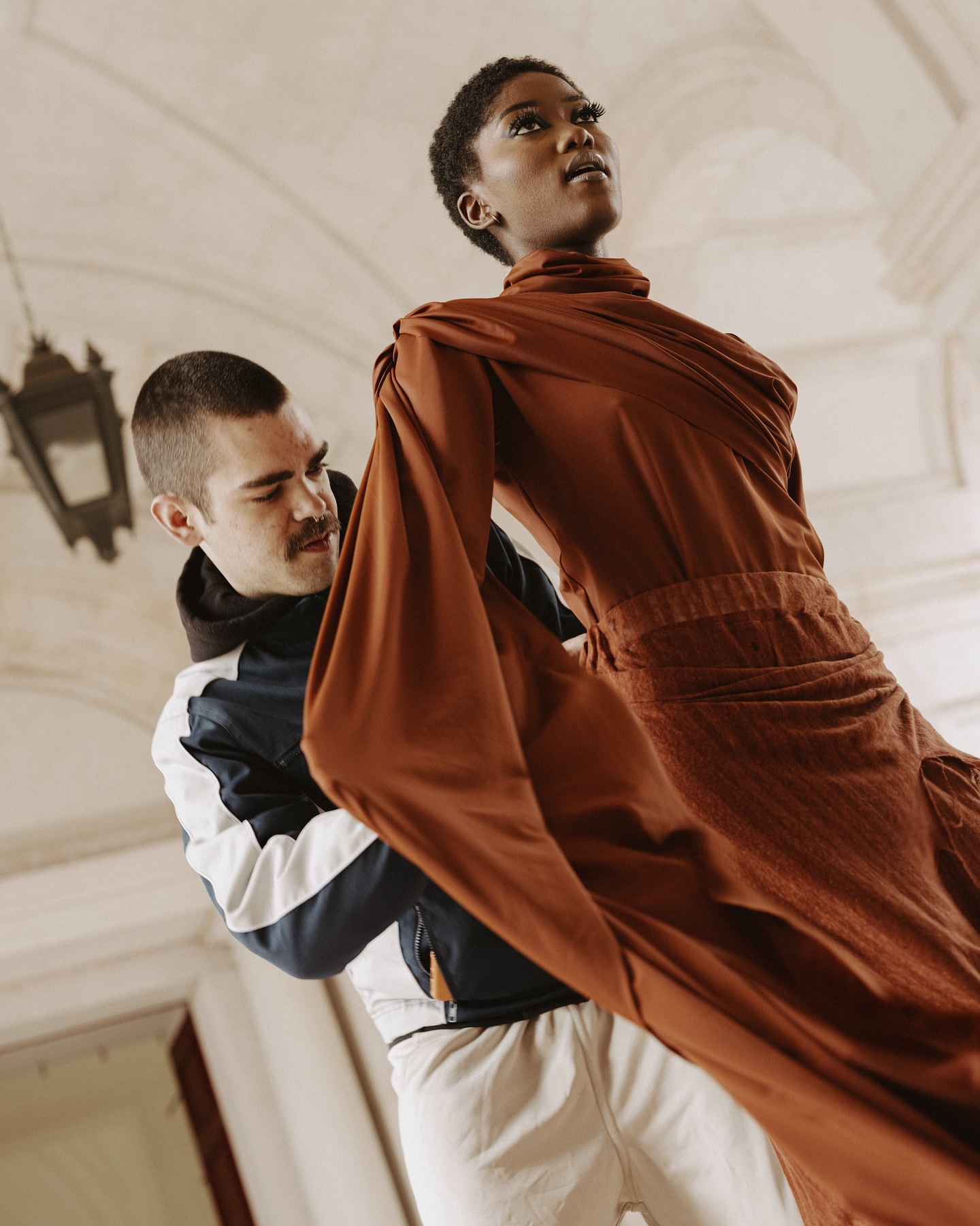 Equinox. Manel pegou em sobras de tecido, transformou em fio e fez moda sem desperdício - Peggada